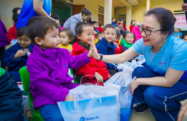 ÁO ẤM CHO EM: MANG XUÂN ẤM LÊN MIỀN CỰC BẮC